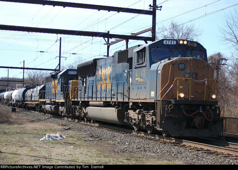 CSX 4741 on Q300